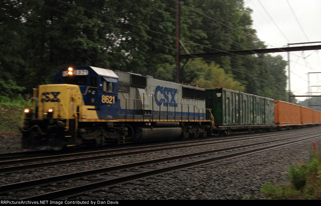 CSX SD50-2 8621 leads Q706-12
